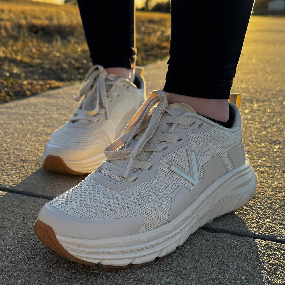 Review: Meet the Vionic Walk Max Sneaker 👟 — Peltz Shoes